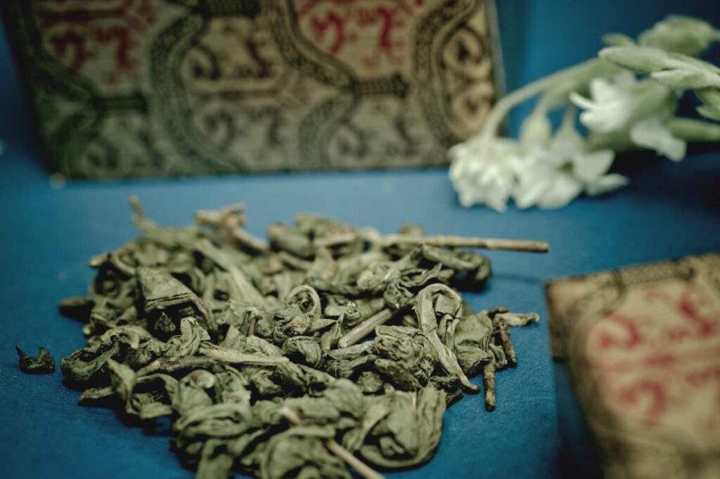 History of Tea: From Ancient Origins to Modern Consumption - TeaFame